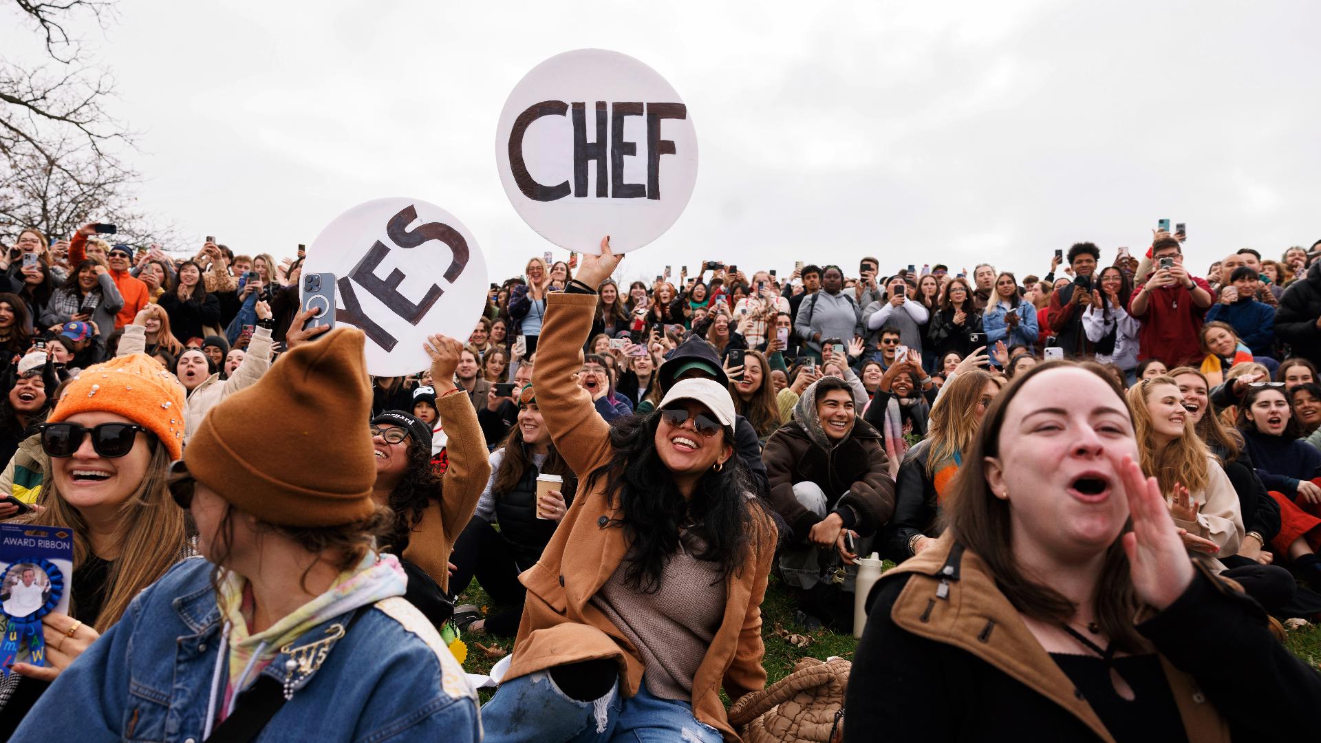 Jeremy Allen White lookalike winner crowned in Chicago | wthr.com