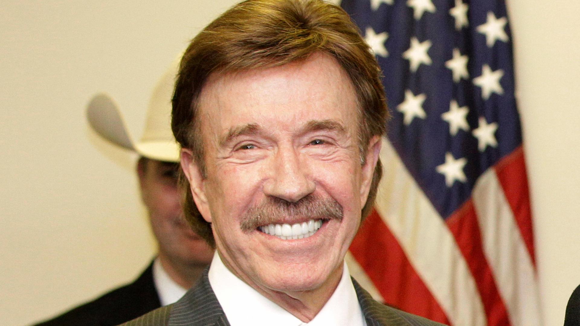 Sylvester Stallone, other stars pay tribute to Chuck Norris after death ...