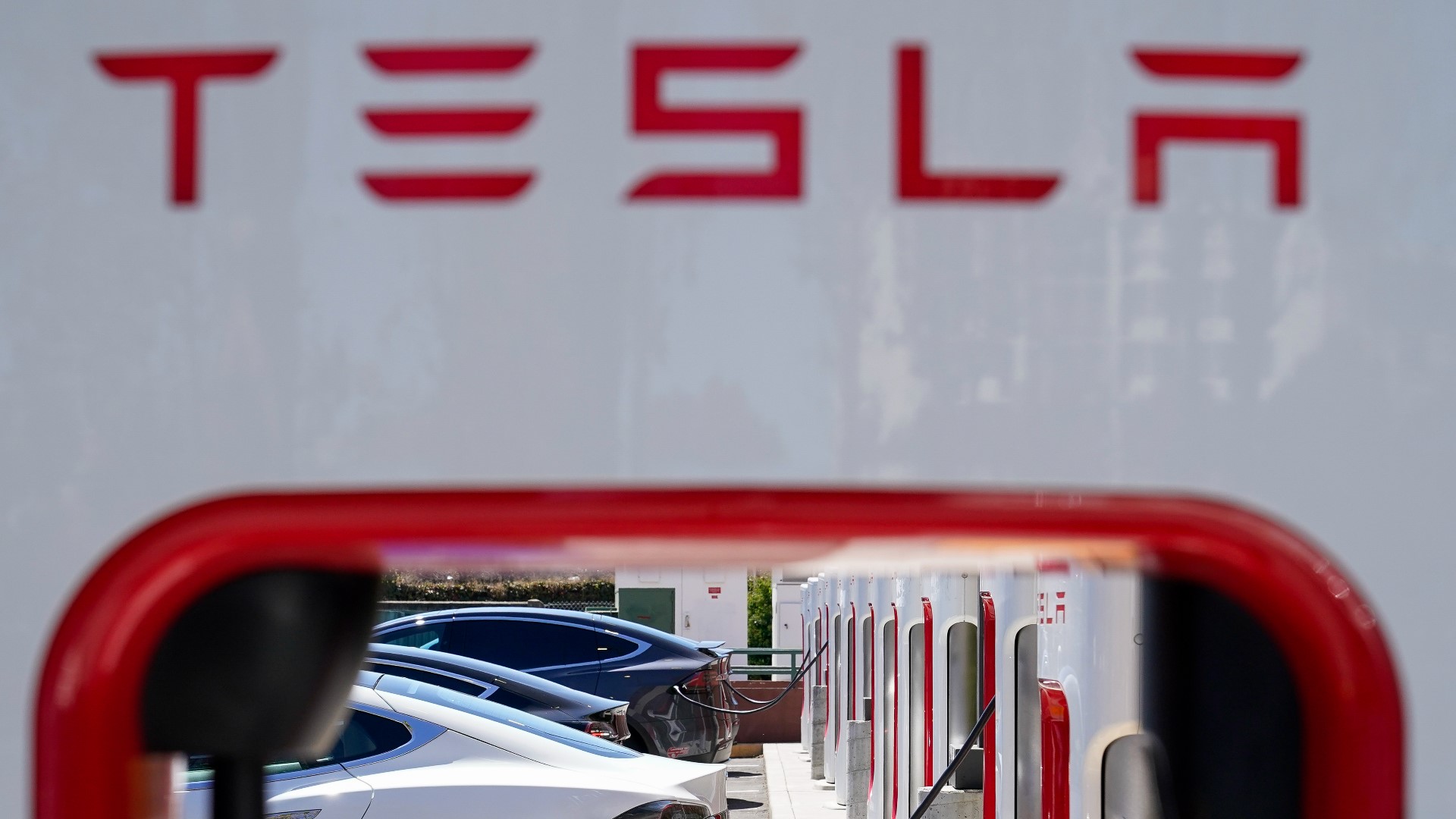 Thieves are targeting EV charging cables for copper wire | fox43.com