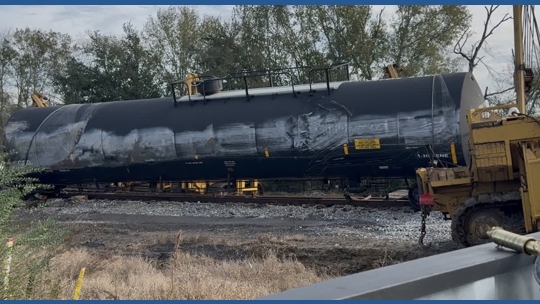 More than a dozen train cars derailed near Texas/Louisiana border ...