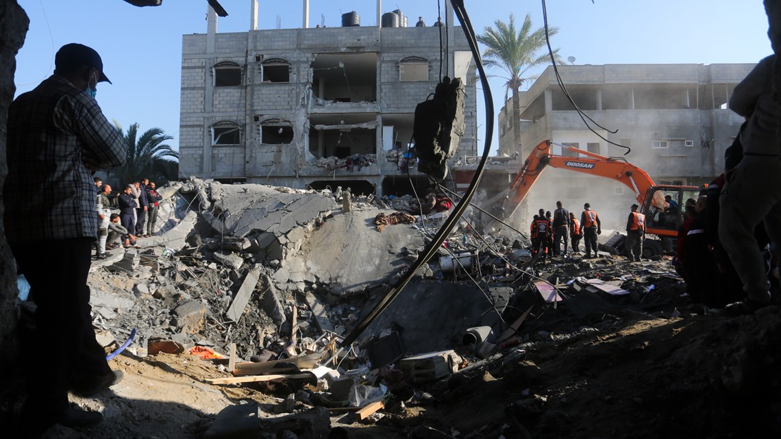 Israel strikes south Gaza and raids a hospital in the north | wnep.com