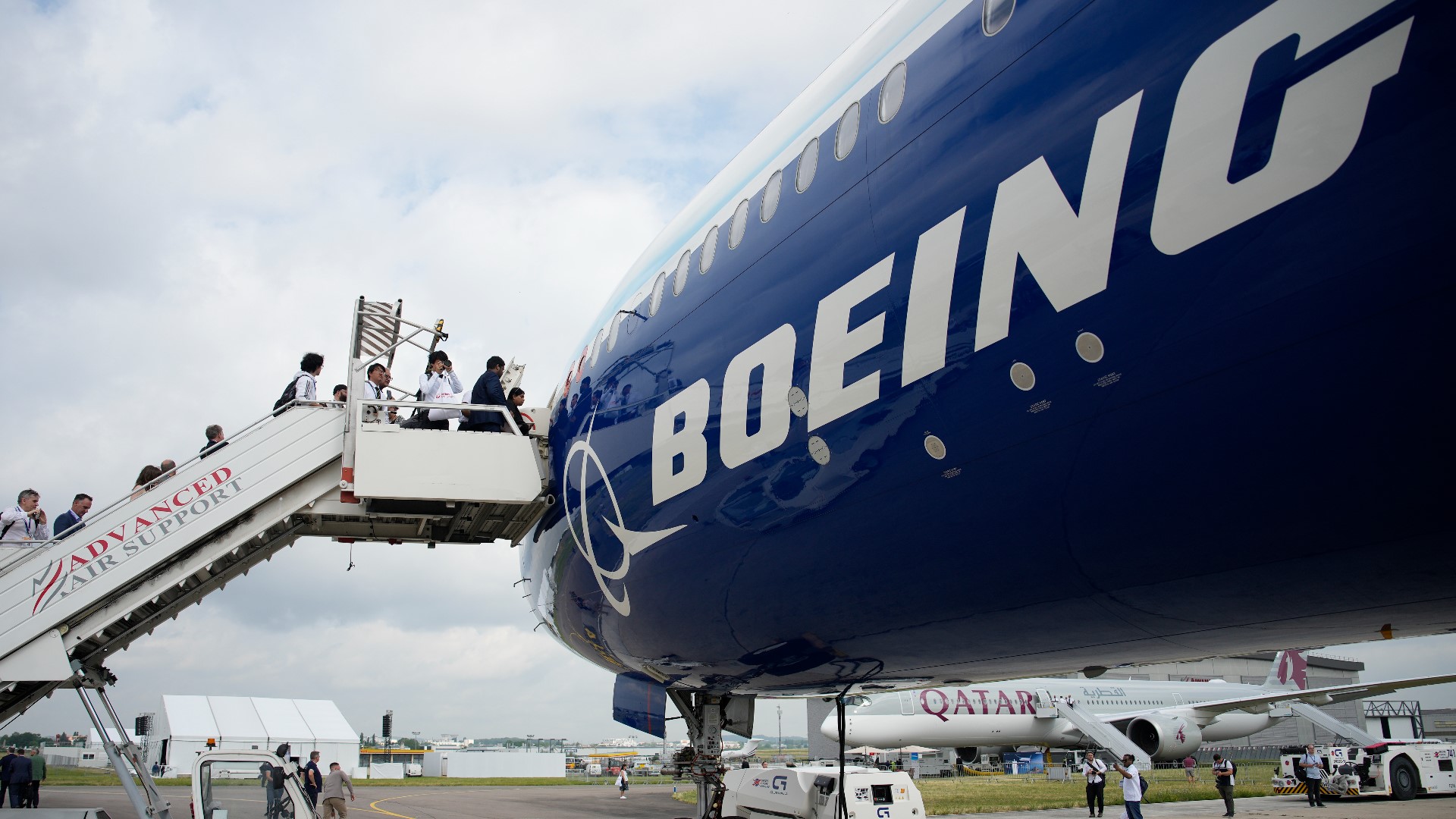 Head of Boeing's 737 Max program ousted after mid-air incident | 10tv.com