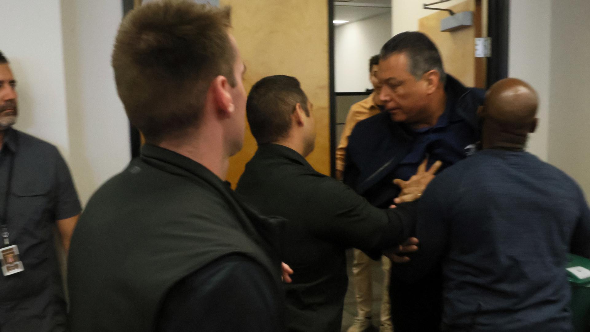 VIDEO: Senator Alex Padilla forcibly removed from Kristi Noem's press ...