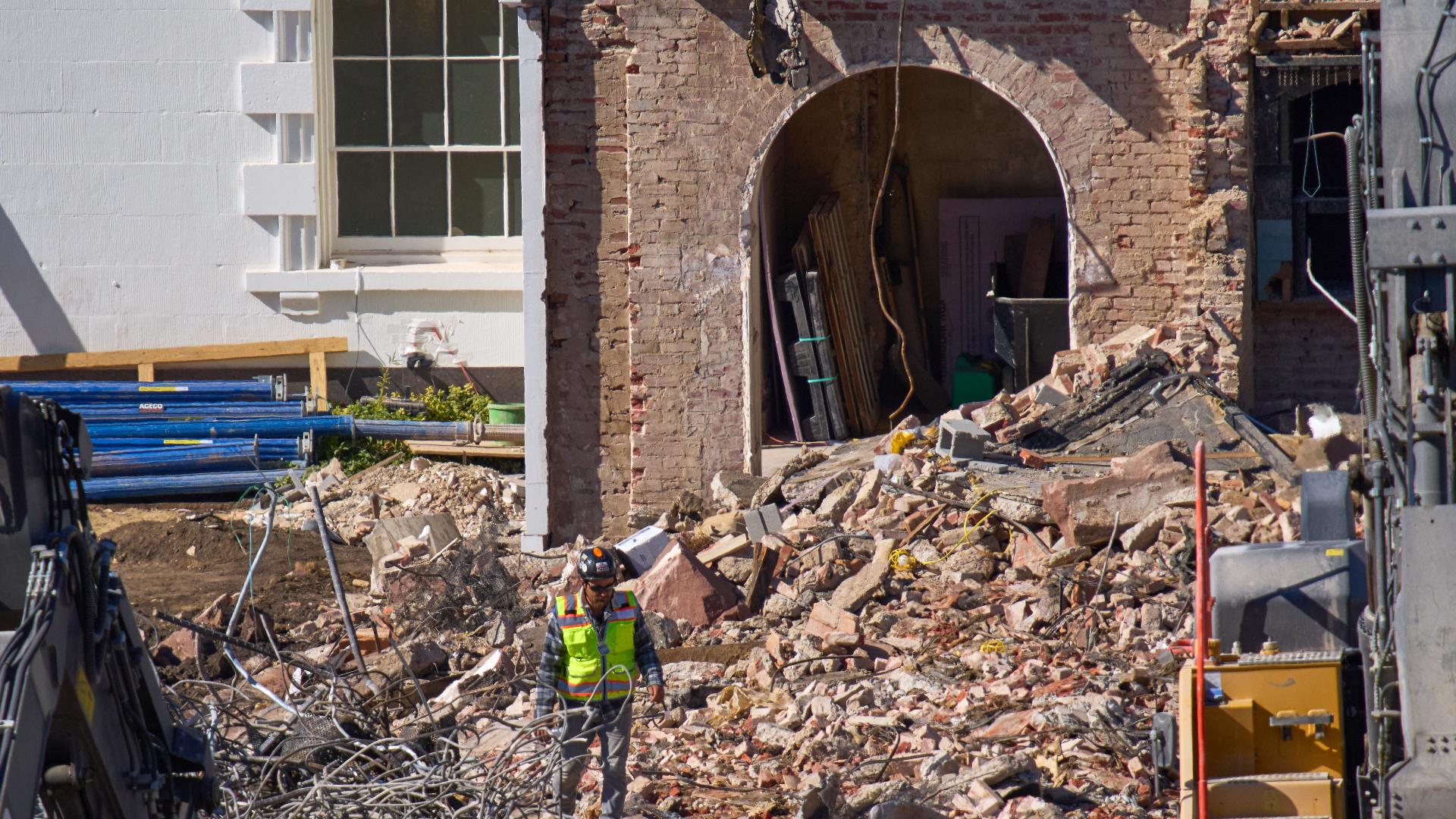 White House East Wing demolished as Trump moves forward with ballroom ...