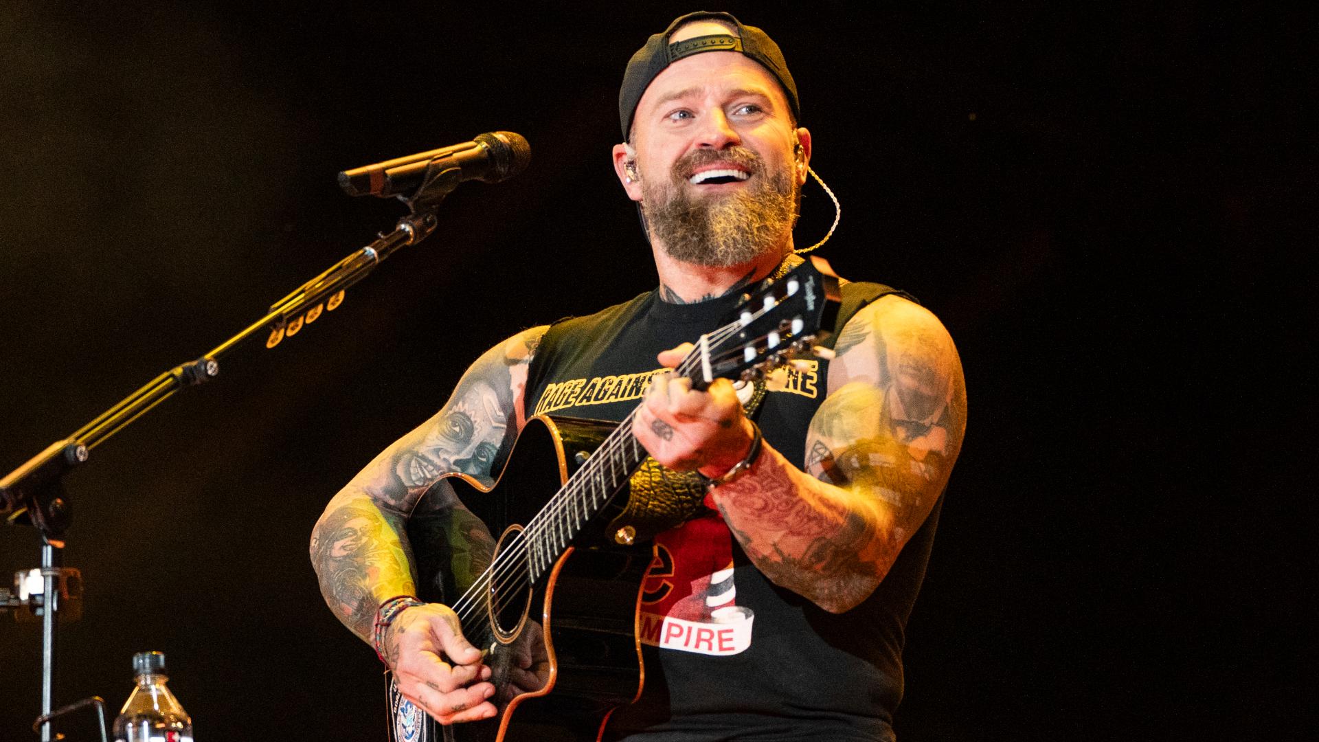 Zac Brown engaged to Kendra Scott months after making red carpet debut ...