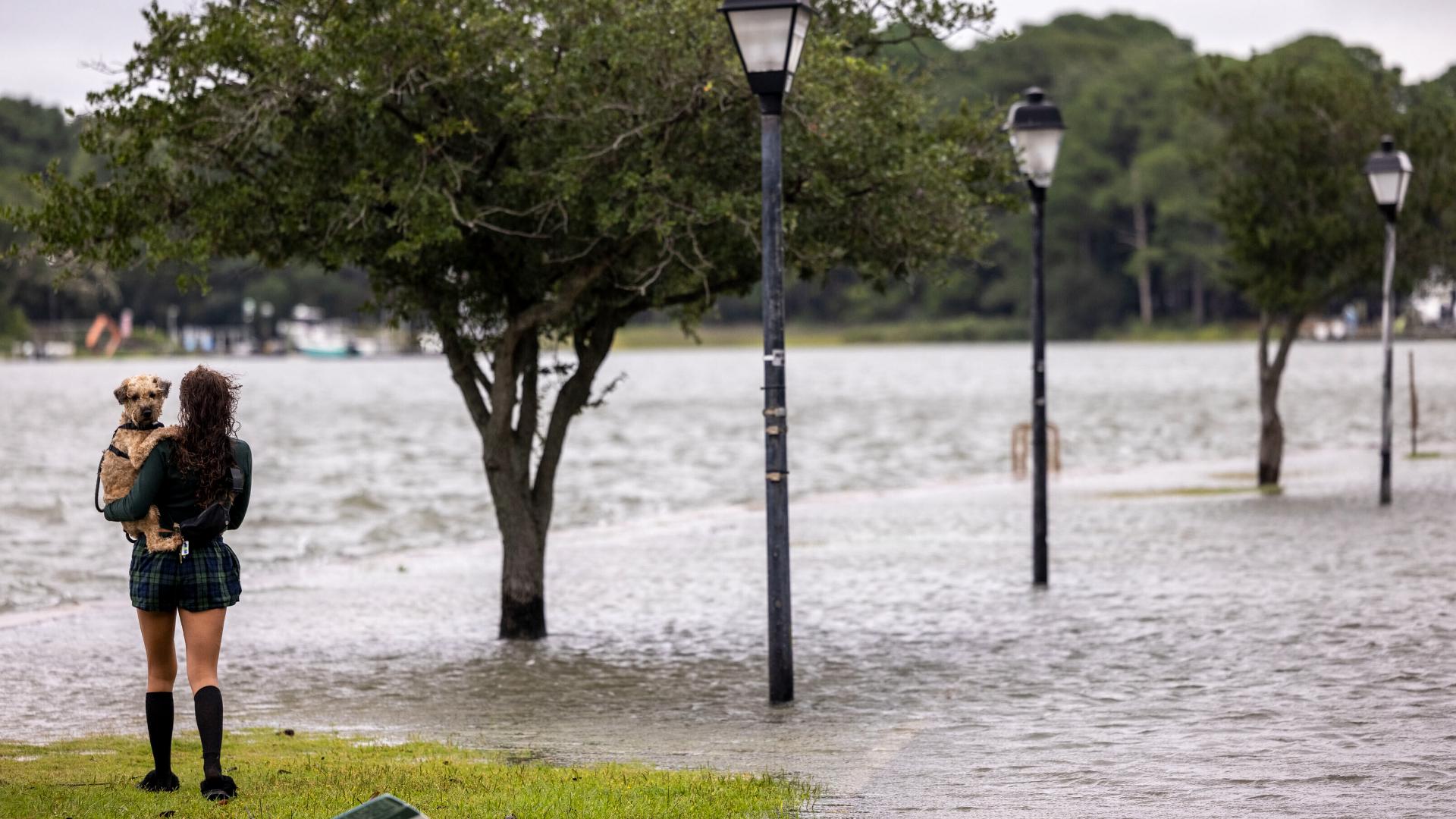 Erin's rough sea condition leaves 2 dead and a search underway for ...