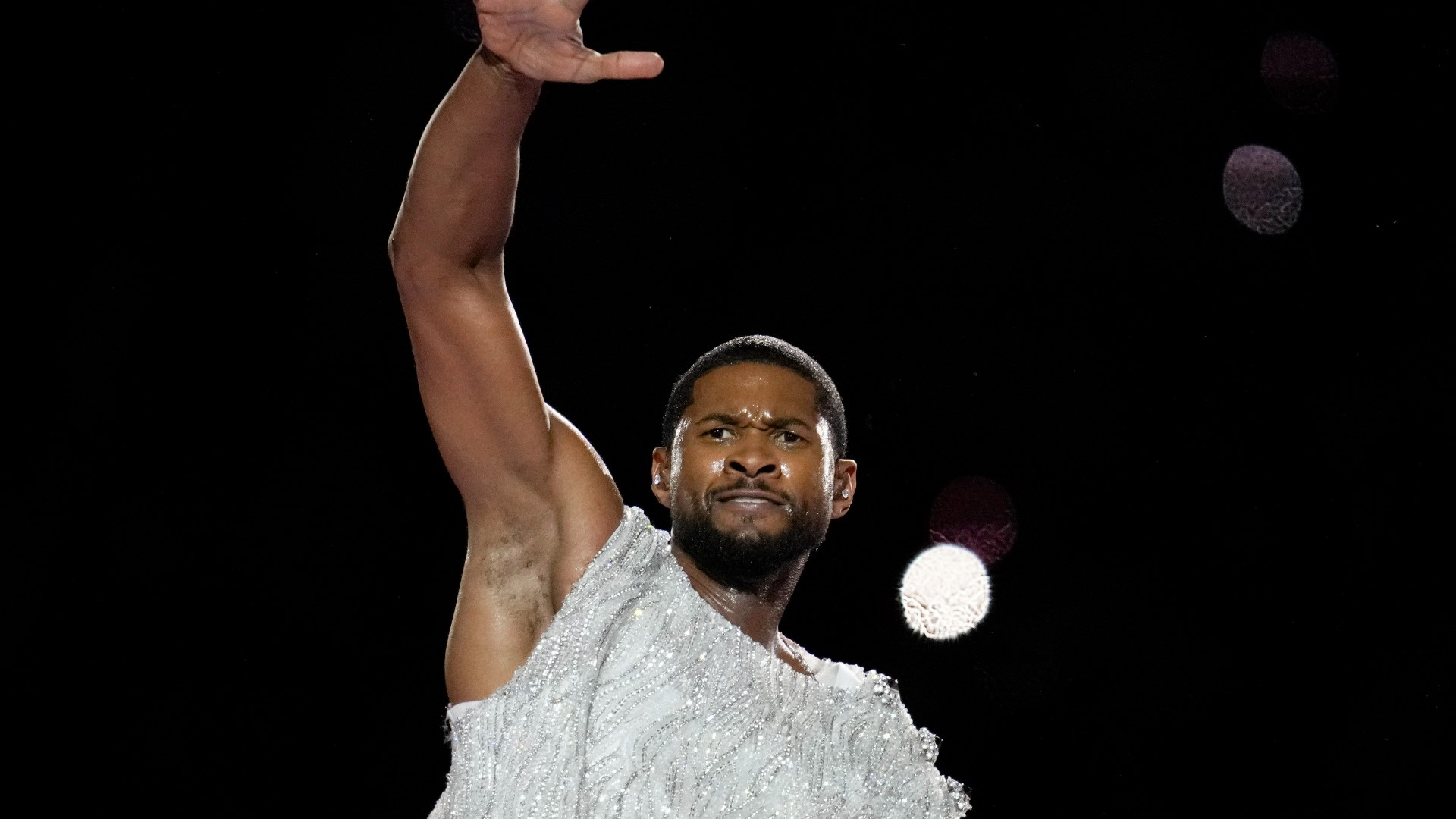 Usher delivers epic Super Bowl halftime show | fox61.com