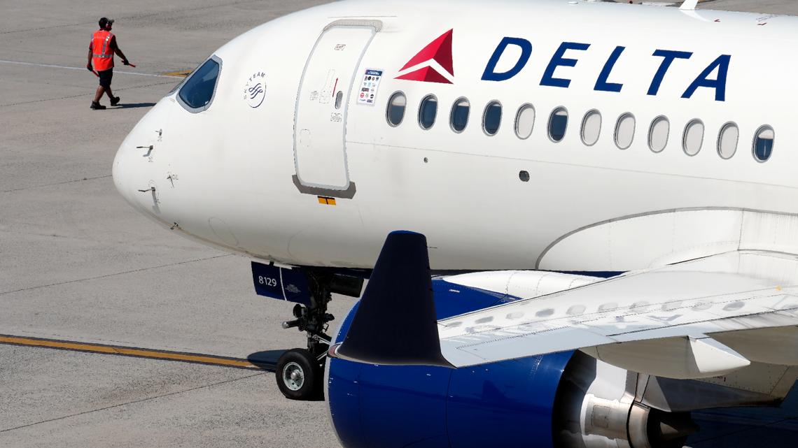 Delta jets collide on LaGuardia New York airport taxiway | wqad.com