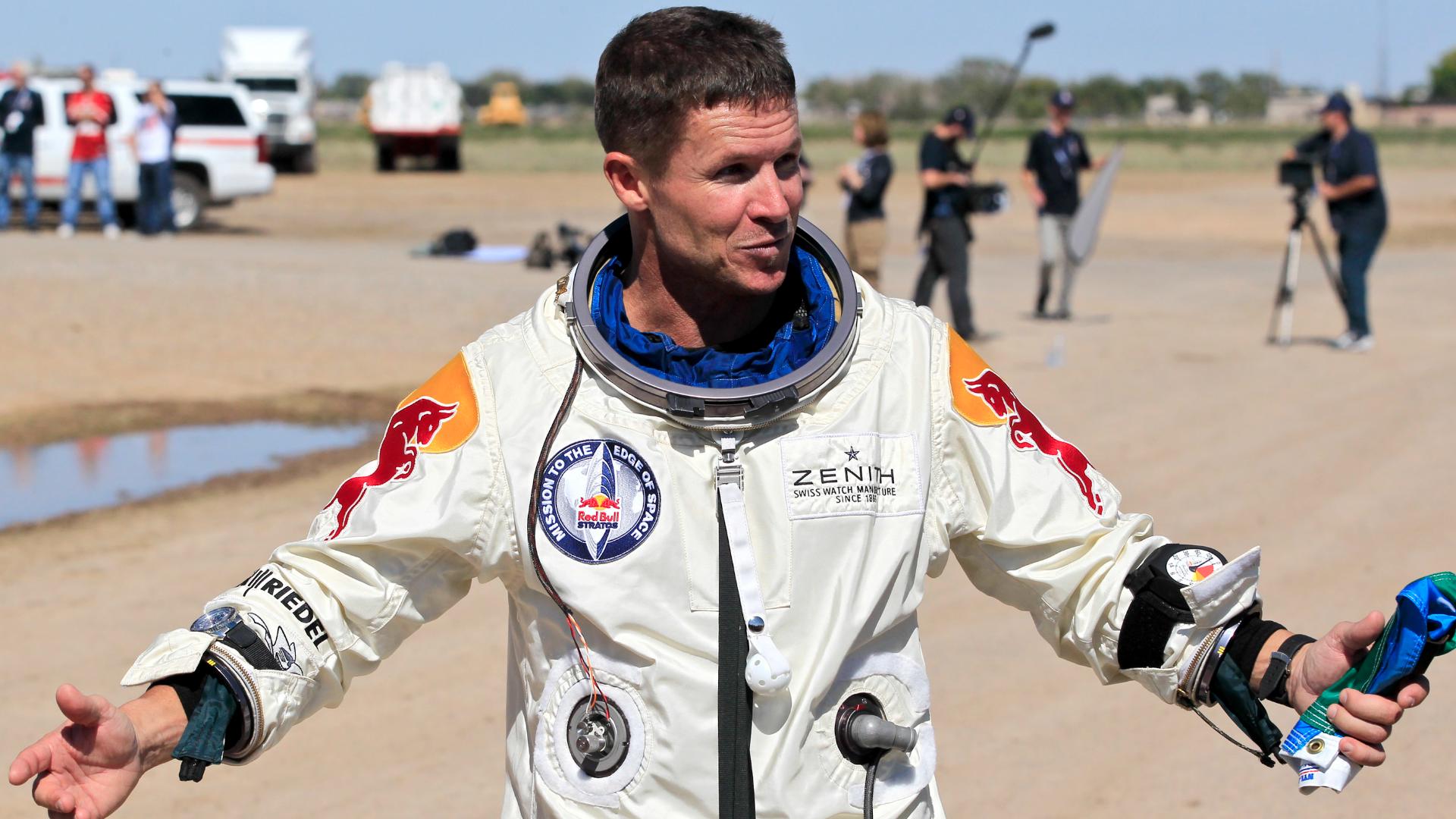 Felix Baumgartner dies in paragliding crash in Italy, mayor confirms ...