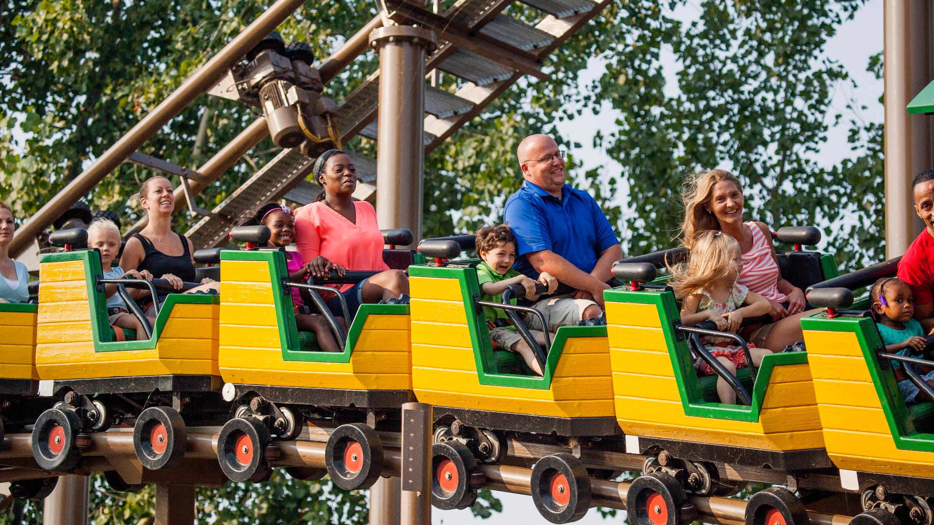 Six Flags offers free 2026 season pass for kids ages 3 to 5 | wnep.com