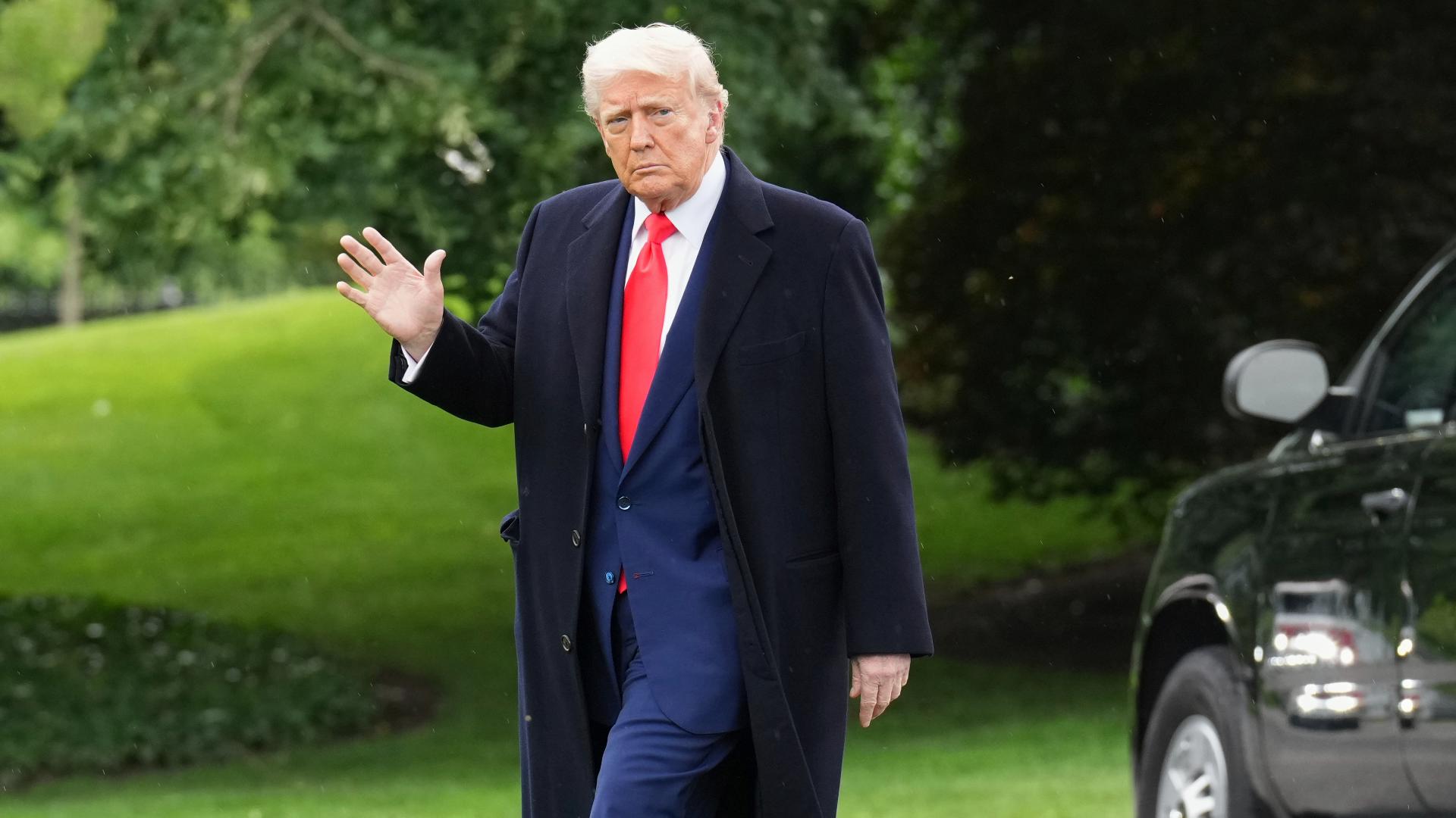 Trump hosts top $TRUMP investors at luxury dinner | fox43.com