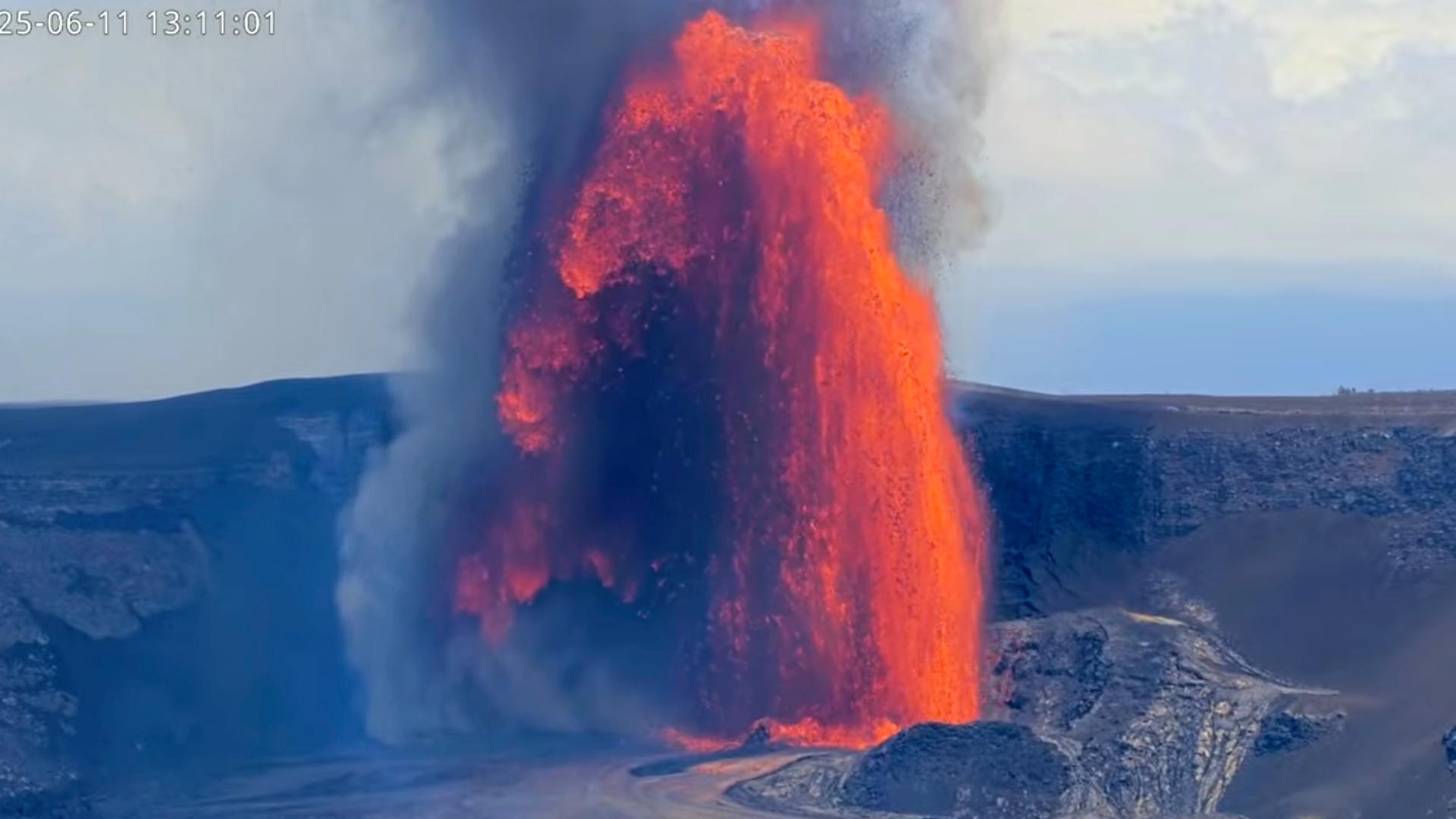 Kilauea volcano erupts with 330-foot lava fountains | fox61.com
