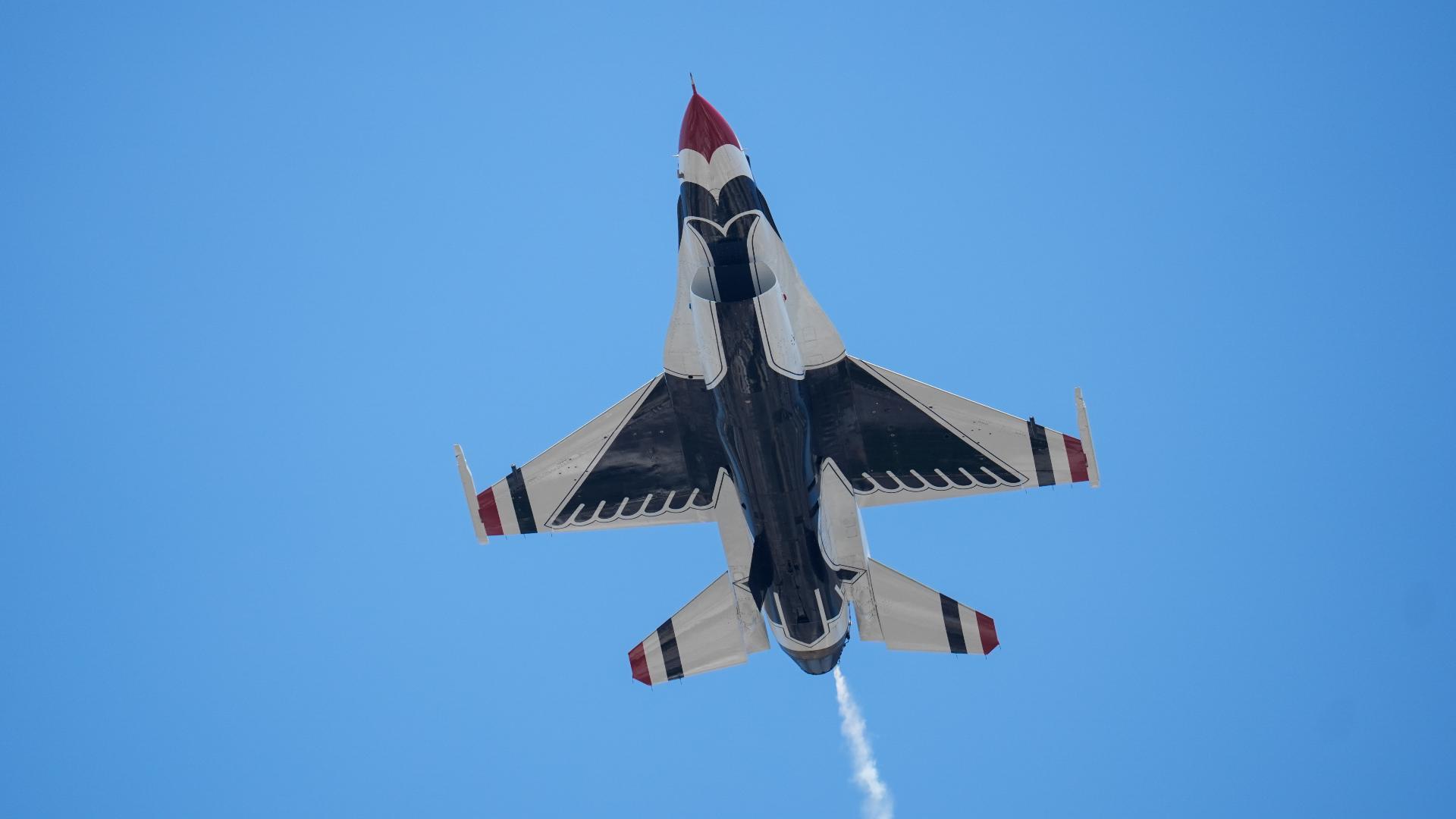 Air Force Thunderbird jet crashes during California training session ...