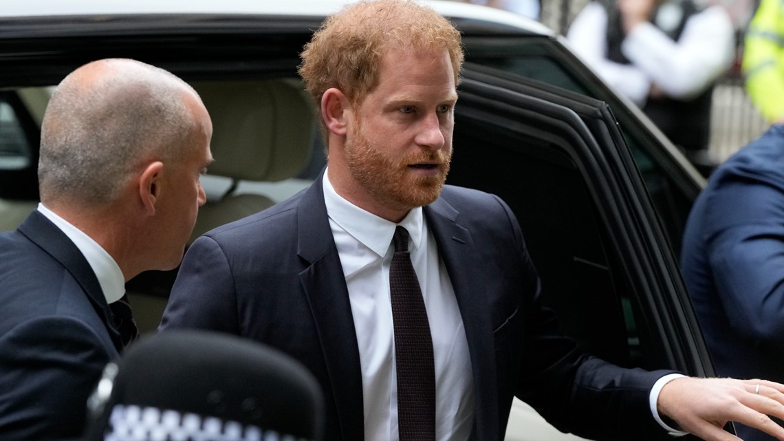 Prince Harry to testify in tabloid phone hacking case | fox61.com