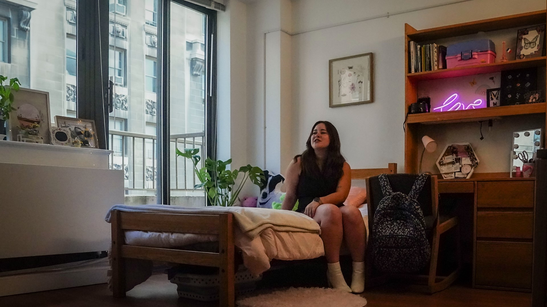 Dorm room decorating adds to soaring cost of college | 10tv.com