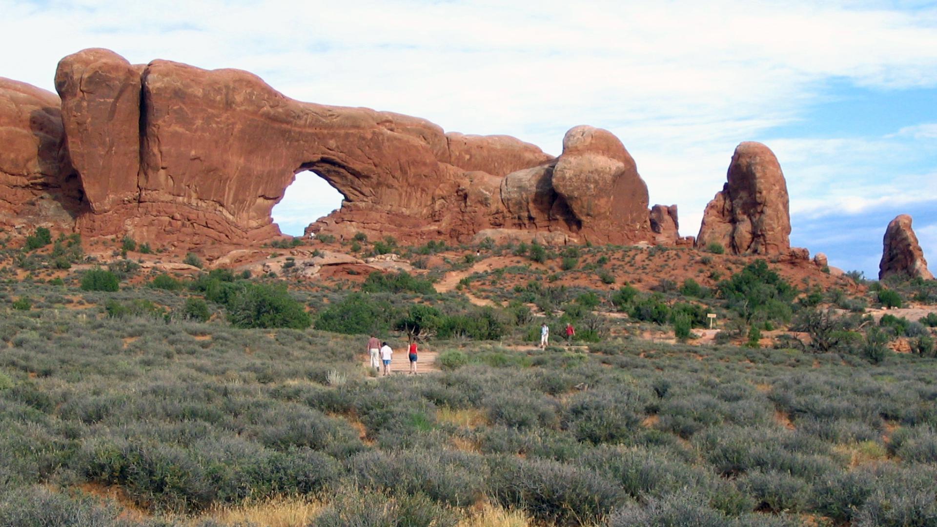 Hiker rescued from knee-deep quicksand in Utah national park | fox61.com