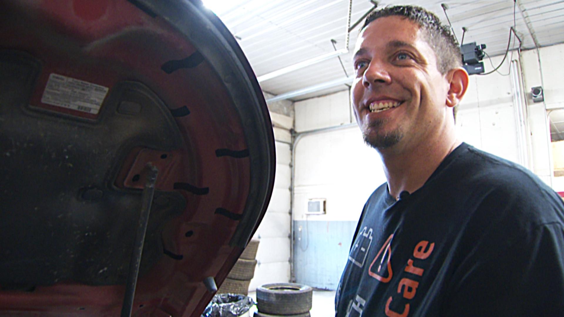 Mechanic finds wallet in a Ford lost by assembly worker 11 years ago ...