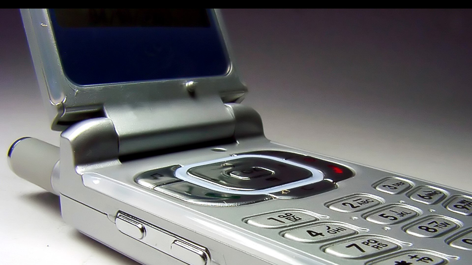 Why some are trading their smart phones for something simpler | fox61.com