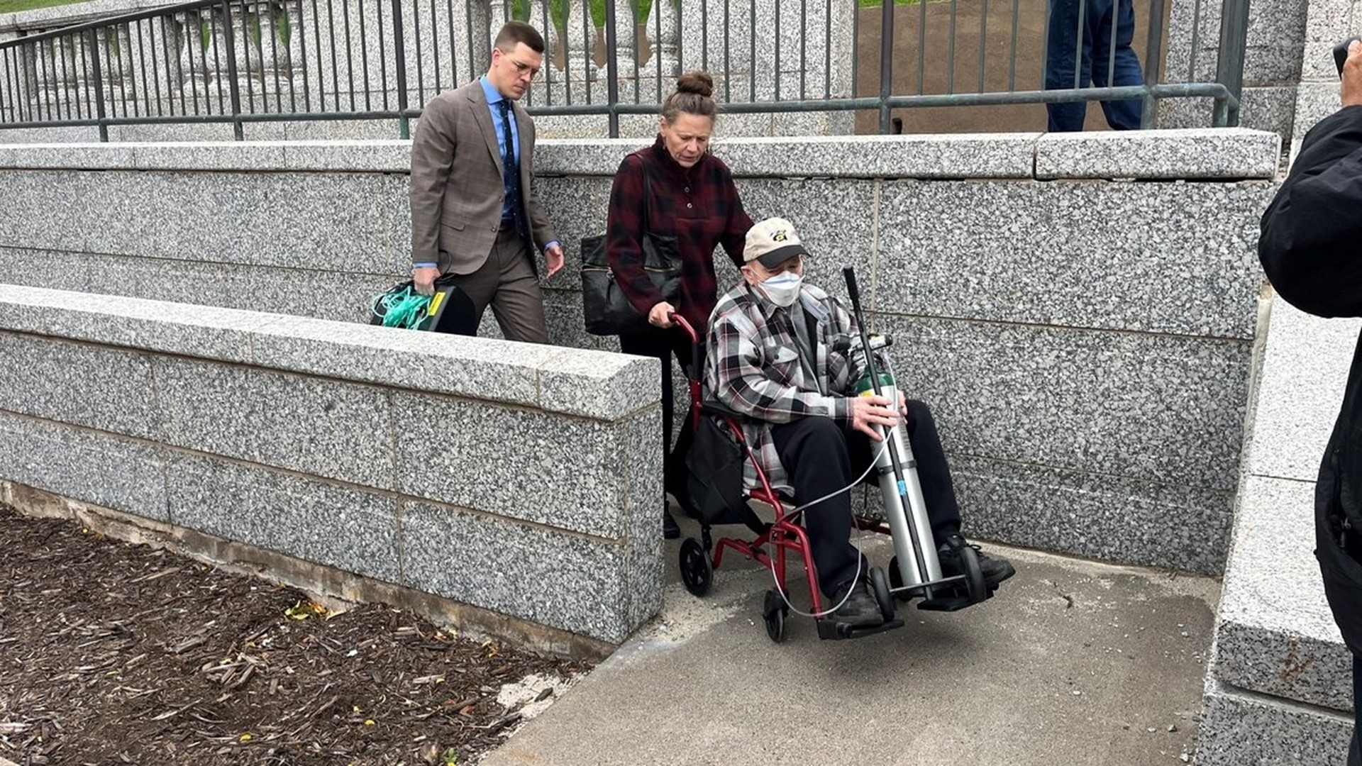 Man pleads guilty to stealing 'Wizard of Oz' ruby slippers | wqad.com