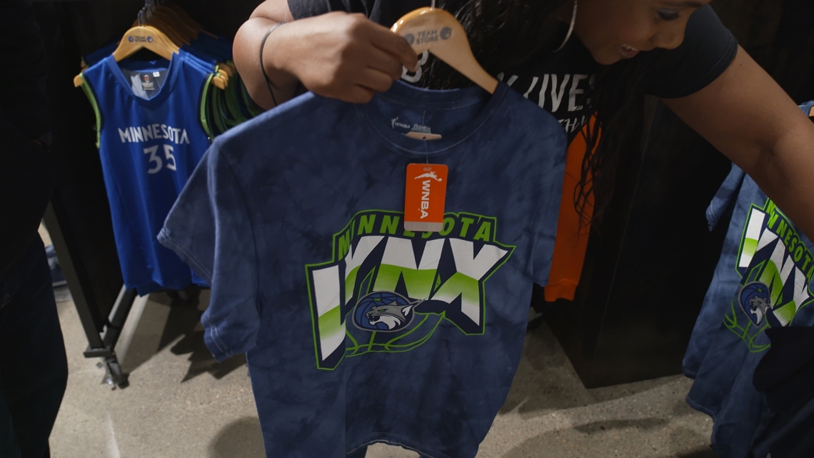 MN Lynx fans celebrate win in playoff opener | wqad.com