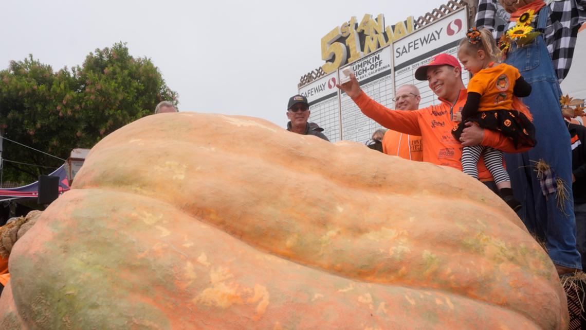 Minnesota man wins national pumpkin contest at 2,471 pounds | fox43.com