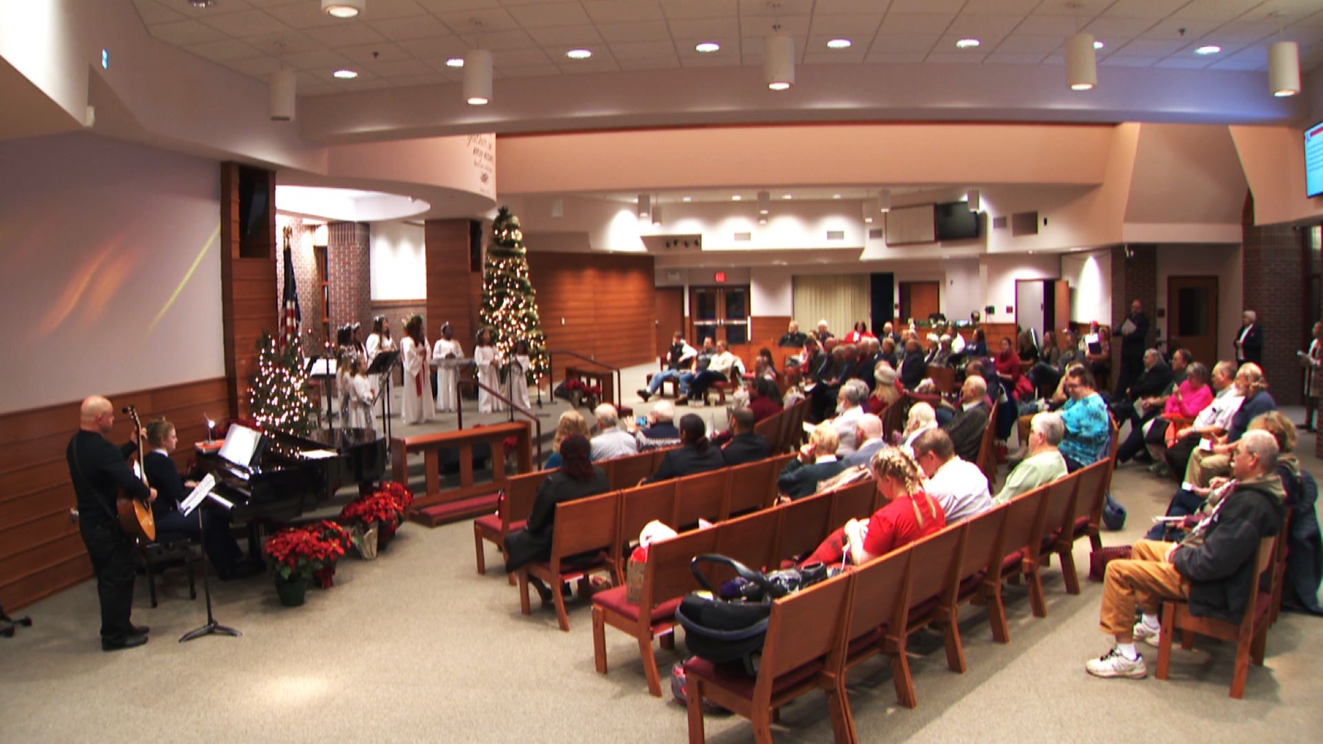 Pianist battling ALS makes Christmas gift of her piano | wthr.com