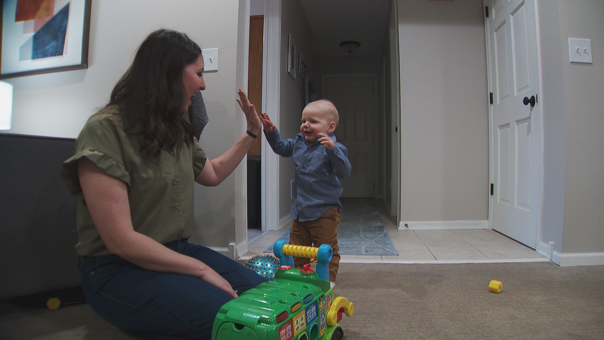 Widow of Minnesota deputy gets gift of mortgage paid off | 10tv.com