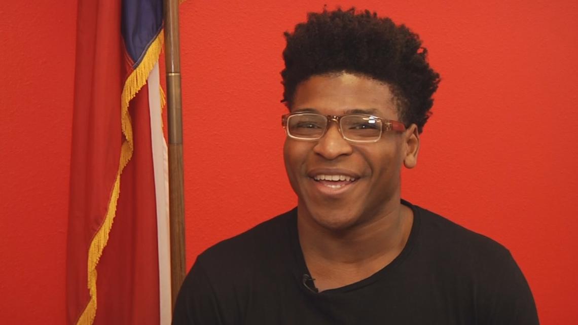 'Cheer' star Jerry Harris to stay in jail on child porn charges | fox61.com