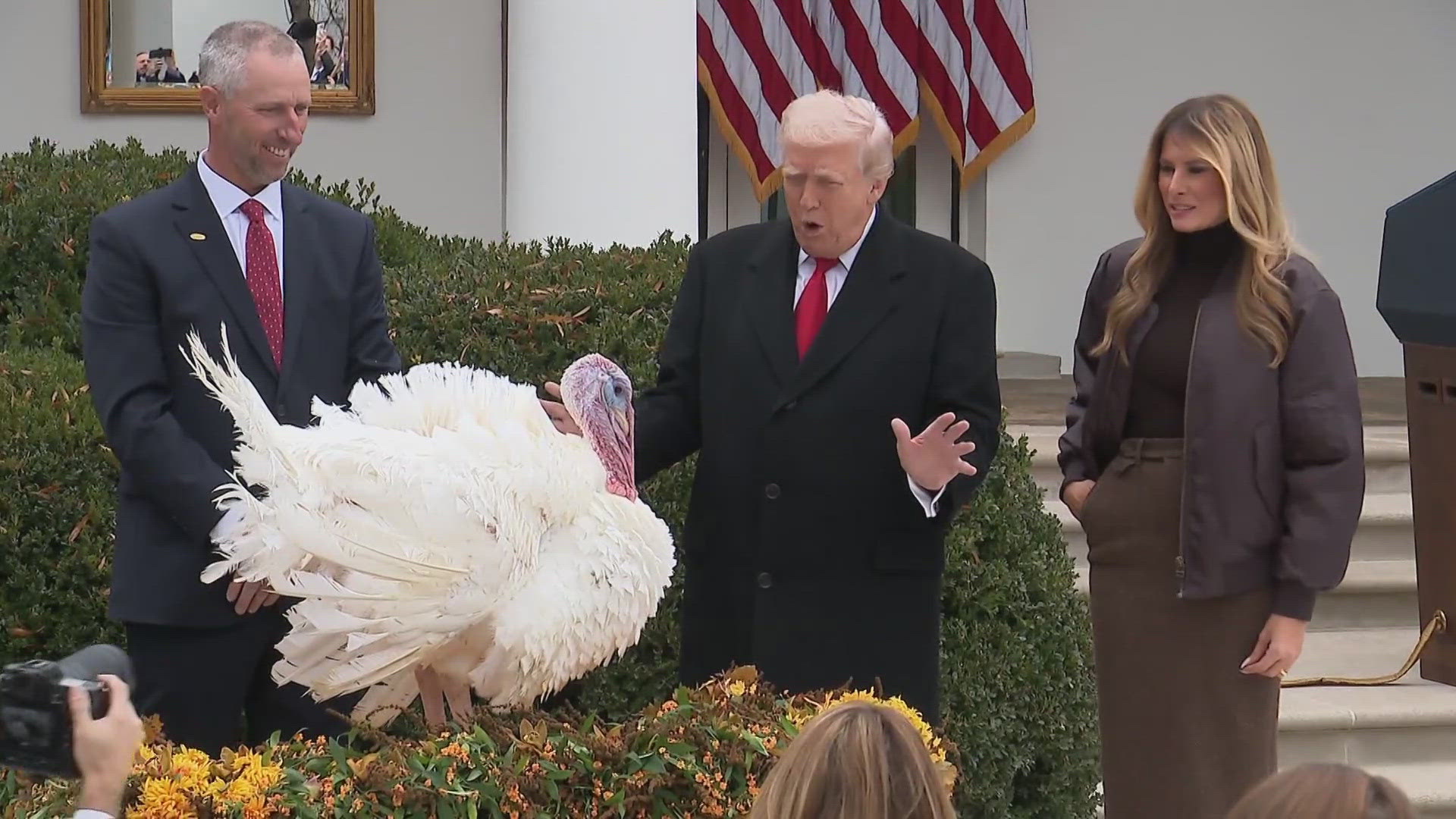 President Trump and Melania participate in annual Thanksgiving turkey ...