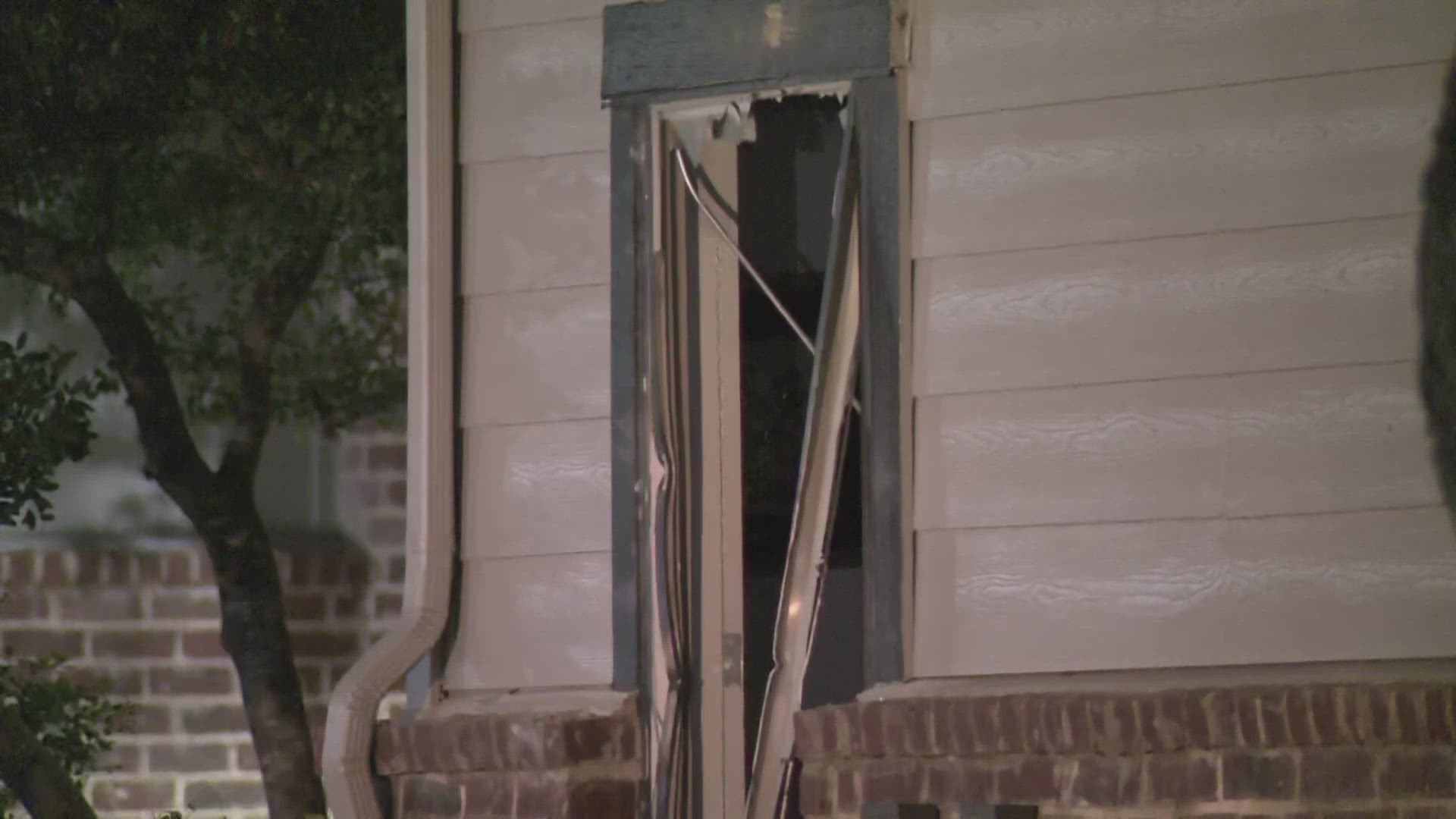 7 officers shot in Stone Oak; suspect dies after standoff, SAPD says ...