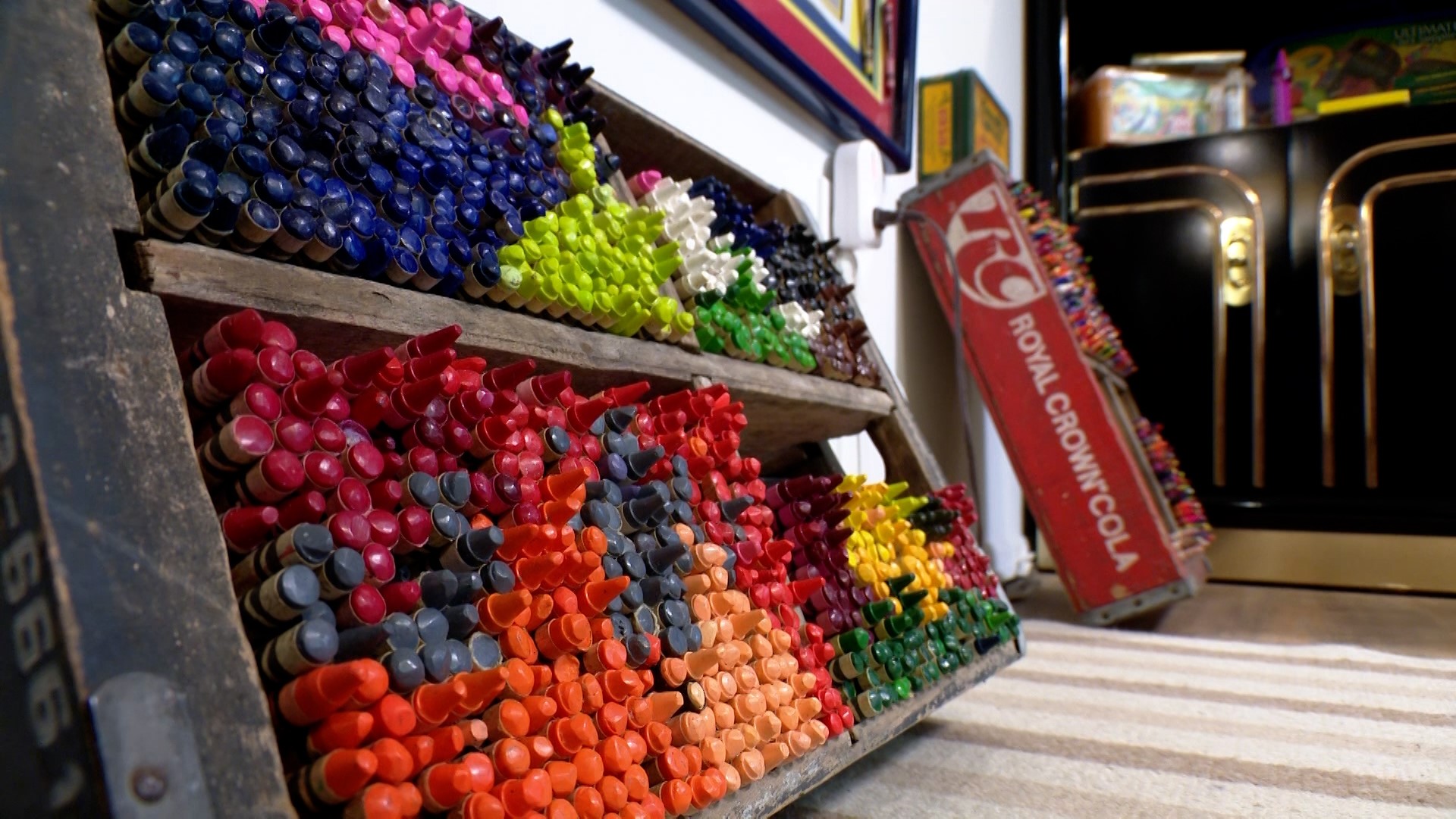 Texas house may hold world's largest Crayola crayon collection | wnep.com