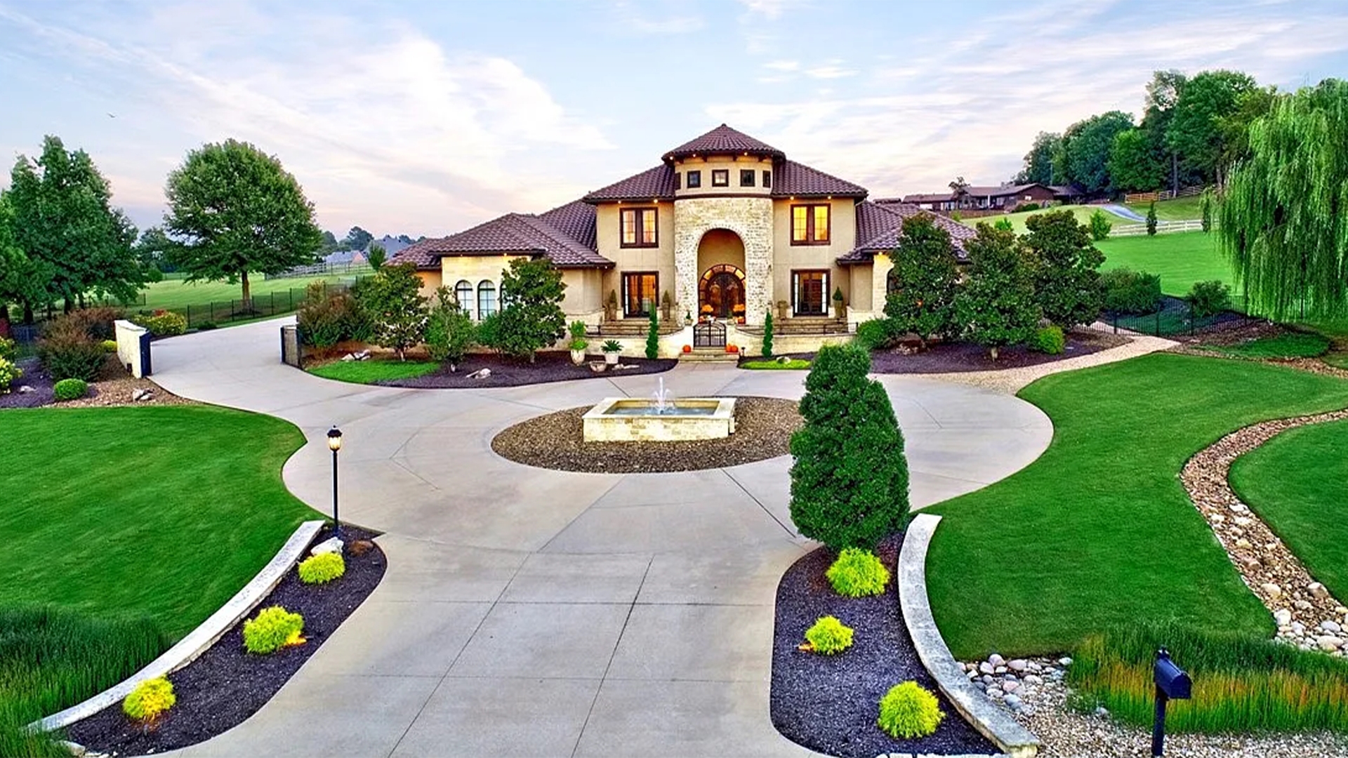 Former Razorbacks coach Sam Pittman lists Fayetteville home for $4M ...