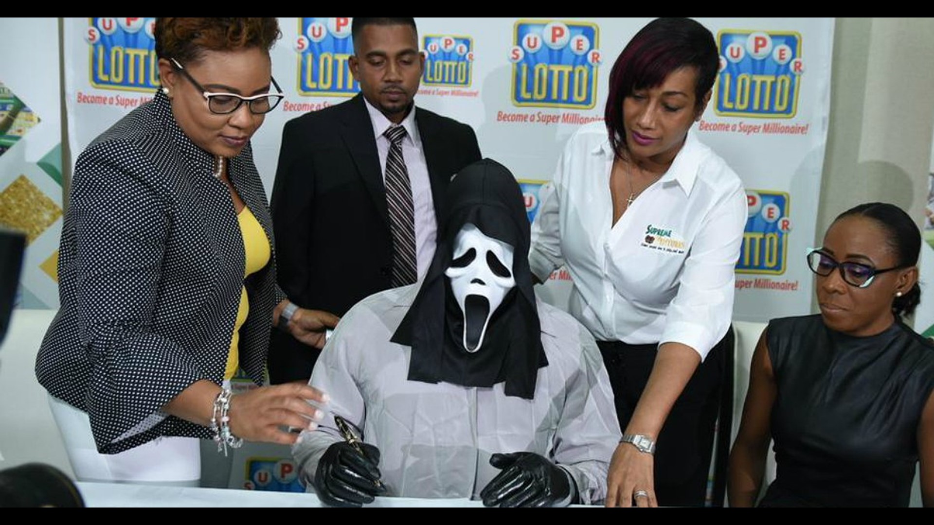 Lottery Winner Claims Jackpot Wearing ‘Scream’ Mask To Hide Identity ...