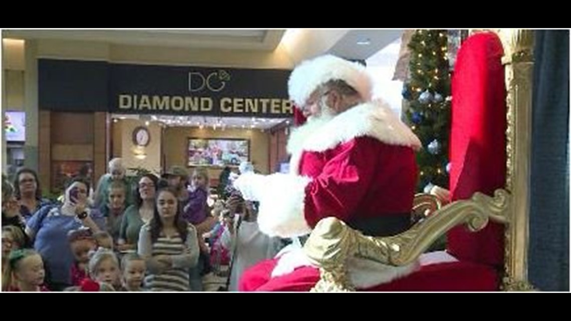 Santa Claus Visits Central Mall | 5newsonline.com