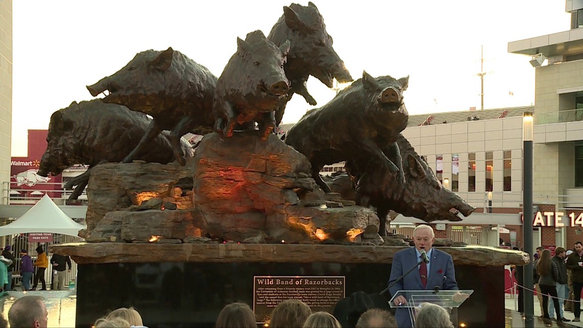 Jerry Jones Dedicates Razorback Monument | 5newsonline.com
