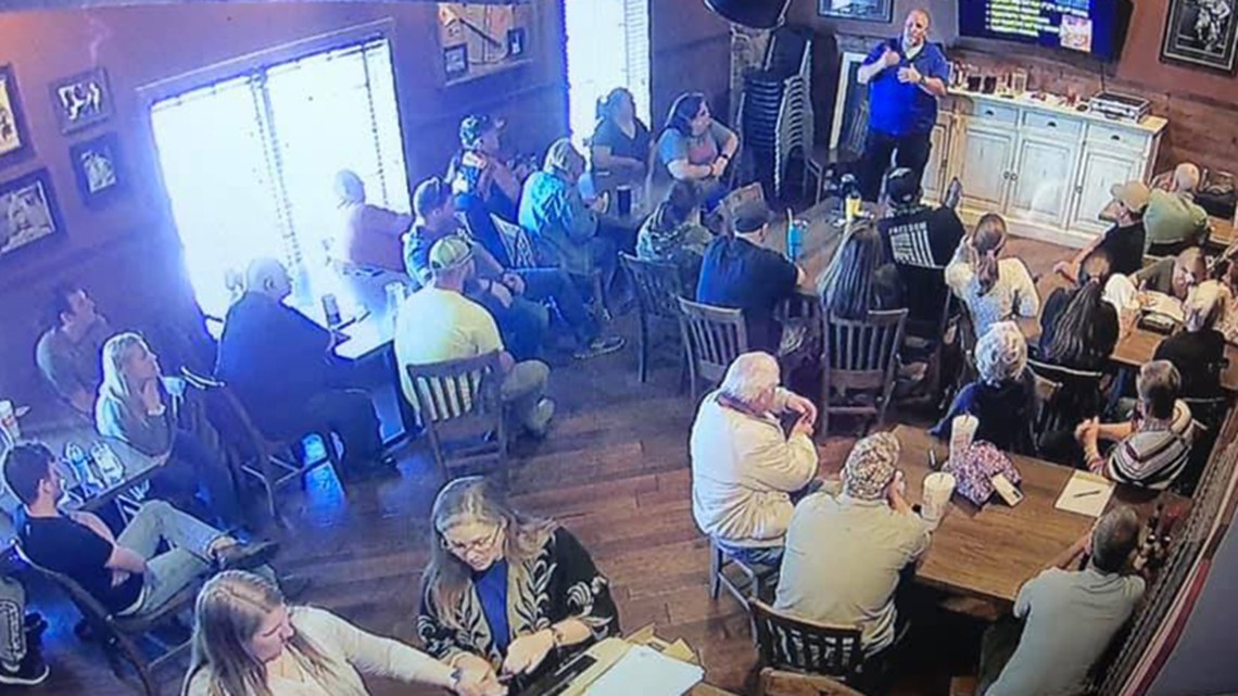 Jan Morgan attends concealed carry class at Van Buren restaurant ...