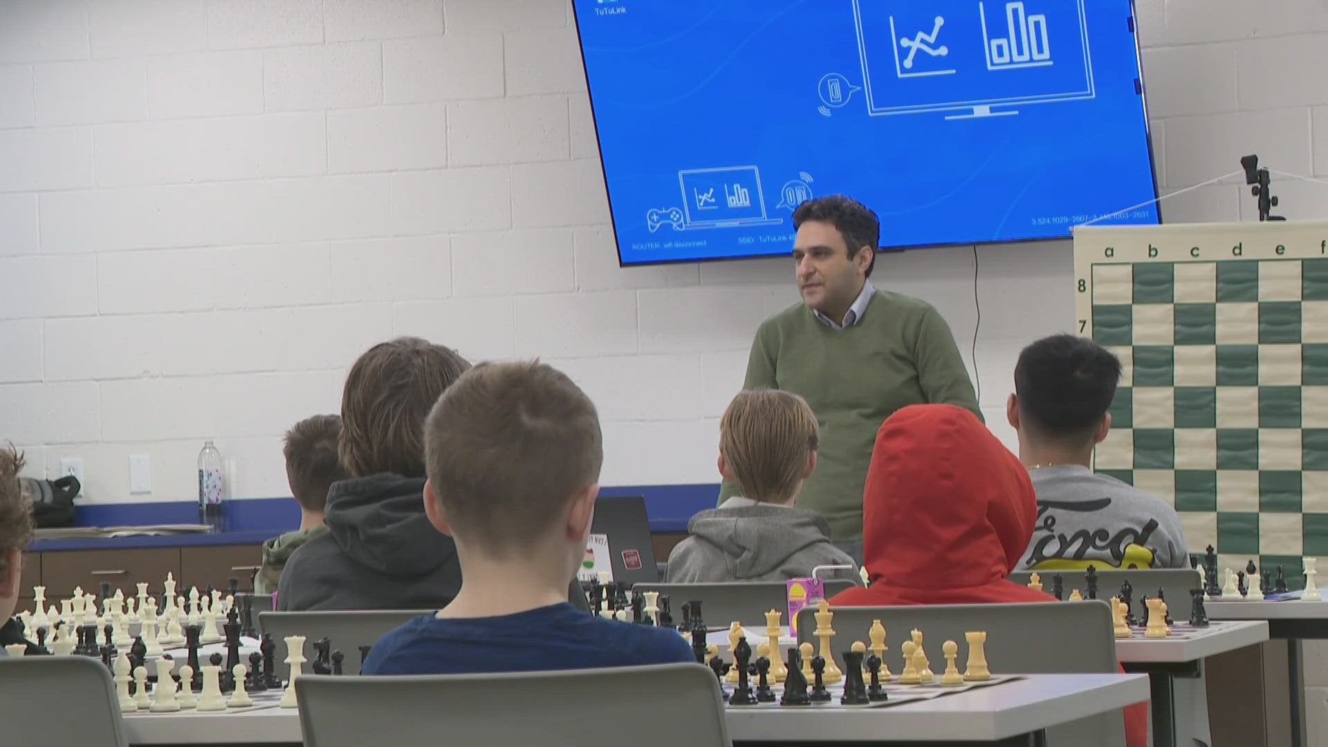 World-class chess Grandmaster visits the Boys and Girls Club in Fort ...