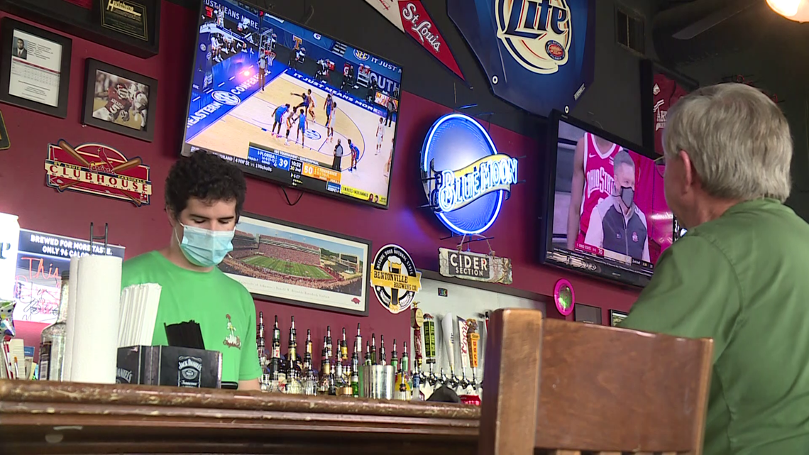 Bars and restaurants welcome Razorback fans in to watch the big games ...