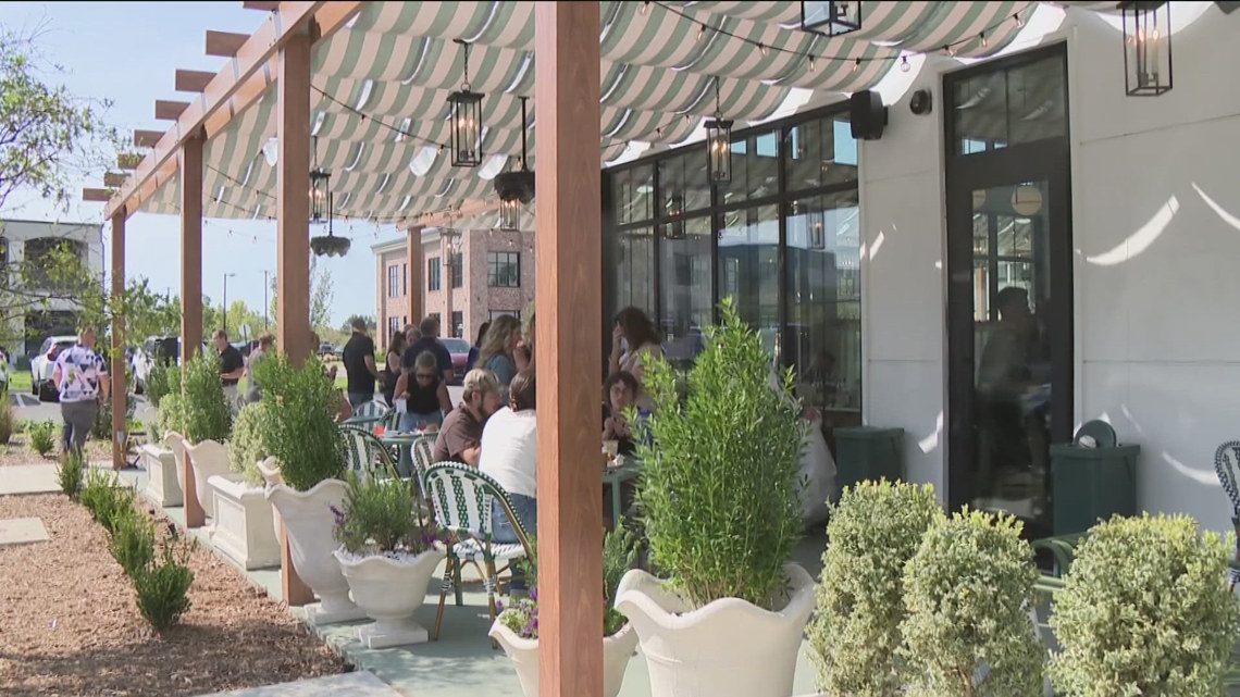 Un Deux Trois Café in Rogers officially opens | 5newsonline.com