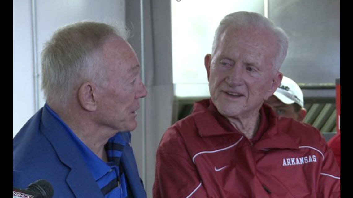 Jerry Jones Talks About Longtime Friend, Coach Frank Broyles ...