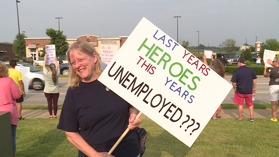 Arkansans protest Mercy vaccine requirement, Mercy not changing their ...