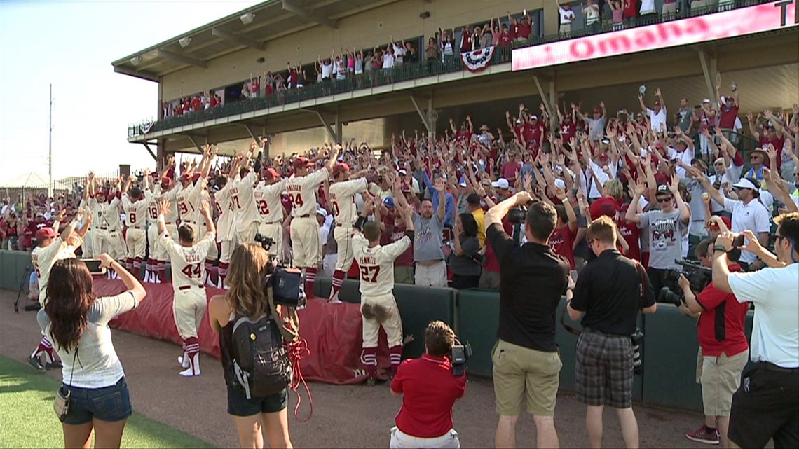 Fans Celebrate Razorbacks Heading To World Series | 5newsonline.com