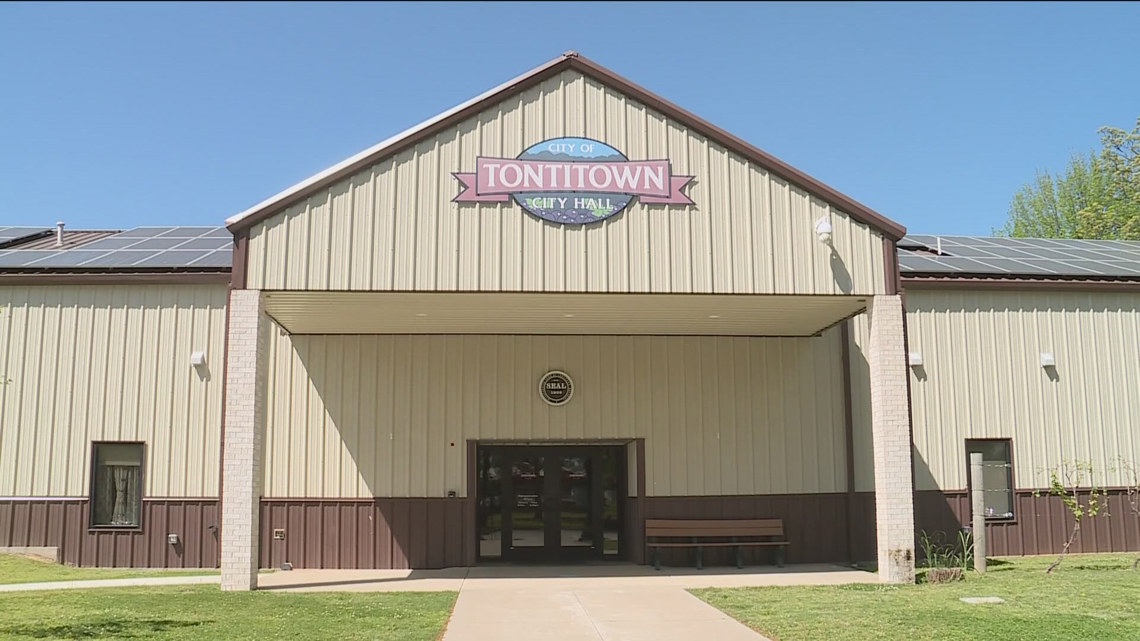 Molly Rawn officially sworn in as Fayetteville's new mayor ...