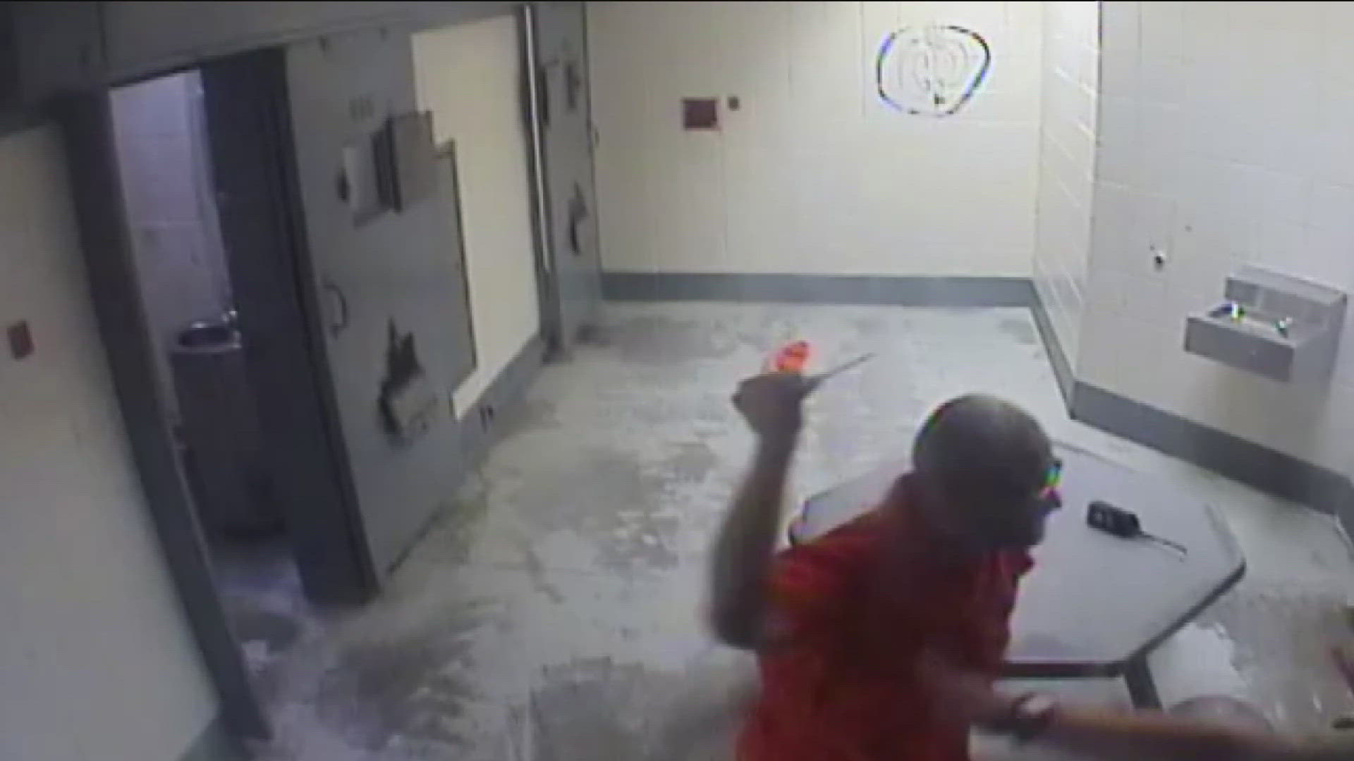 Footage shows inmate stabbing Sebastian County deputy | 5newsonline.com