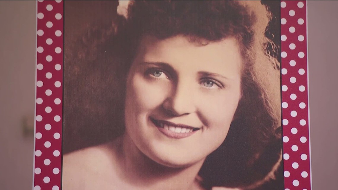 Women behind 'Rosie the Riveter' given Congressional Gold Medal ...