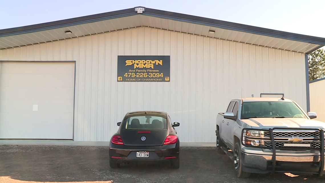 Former Razorback Jake Bequette helps local businesses | 5newsonline.com