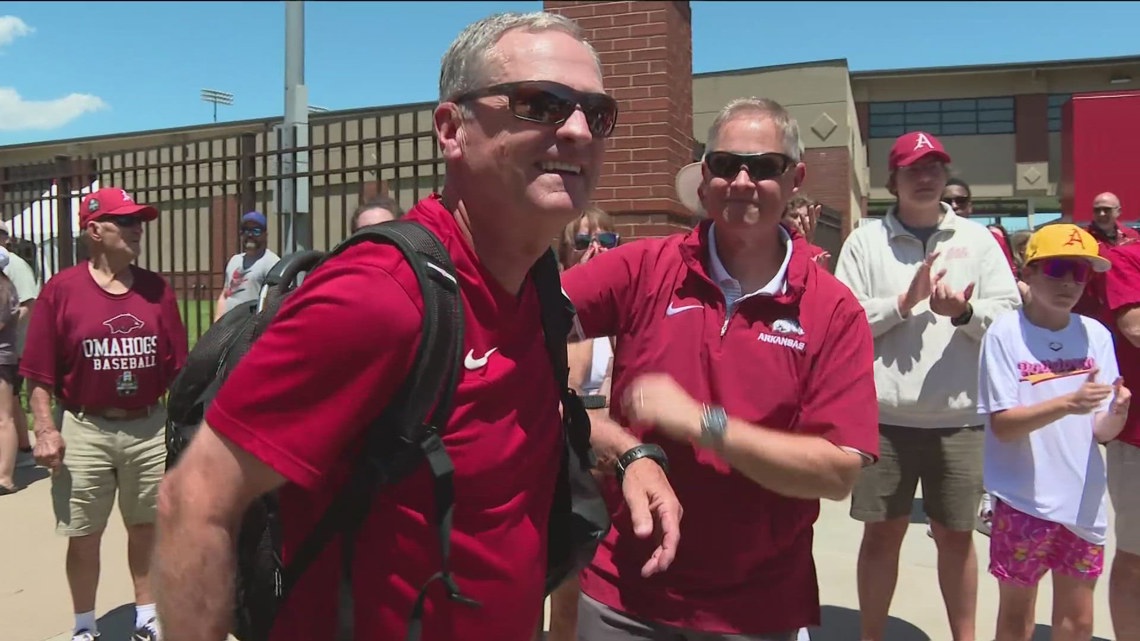 Arkansans welcome home Diamond Hogs after the College World Series ...