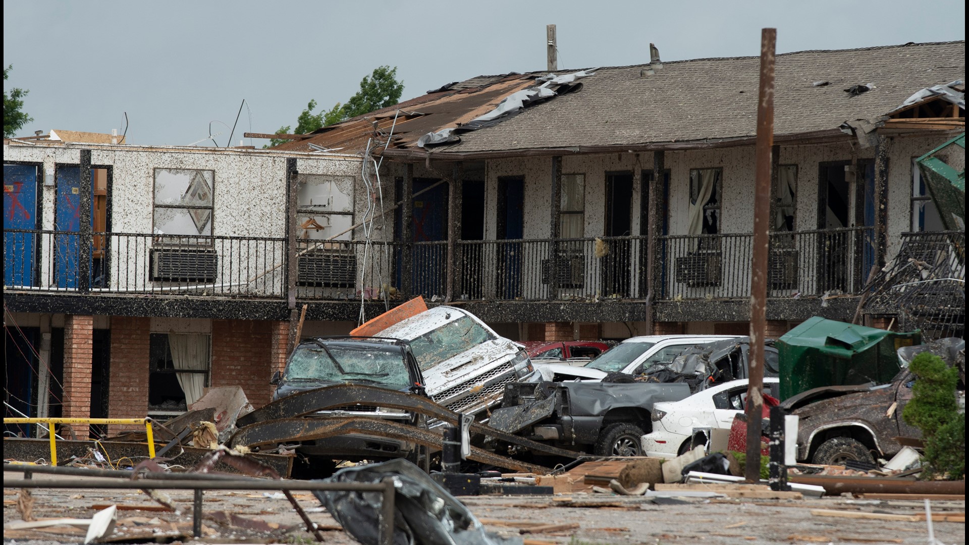2 Killed, Dozens Injured After El Reno Tornado, Officials Say ...