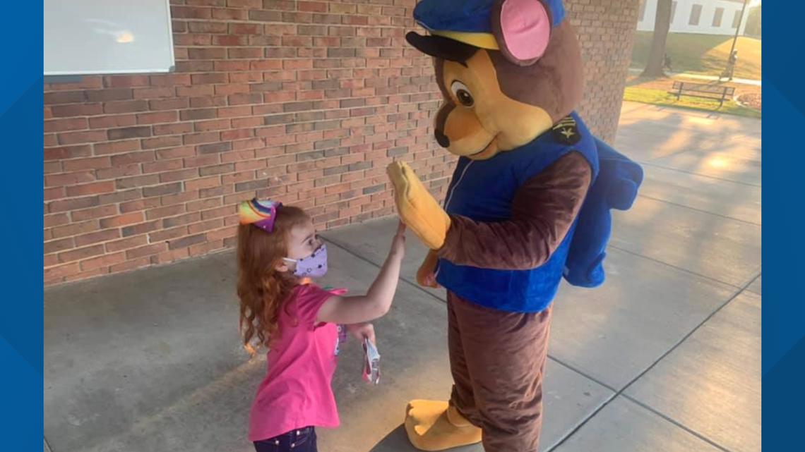 Paw Patrol hero greets Barling students first day back to school ...