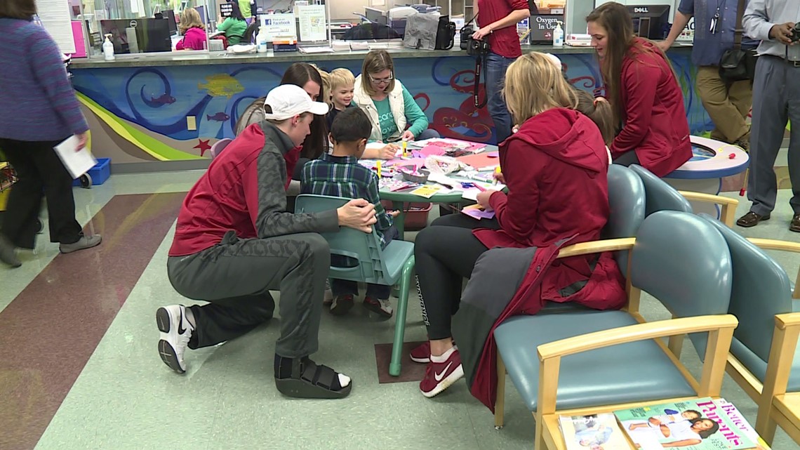 Razorback Athletes Visit Children’s Hospital | 5newsonline.com